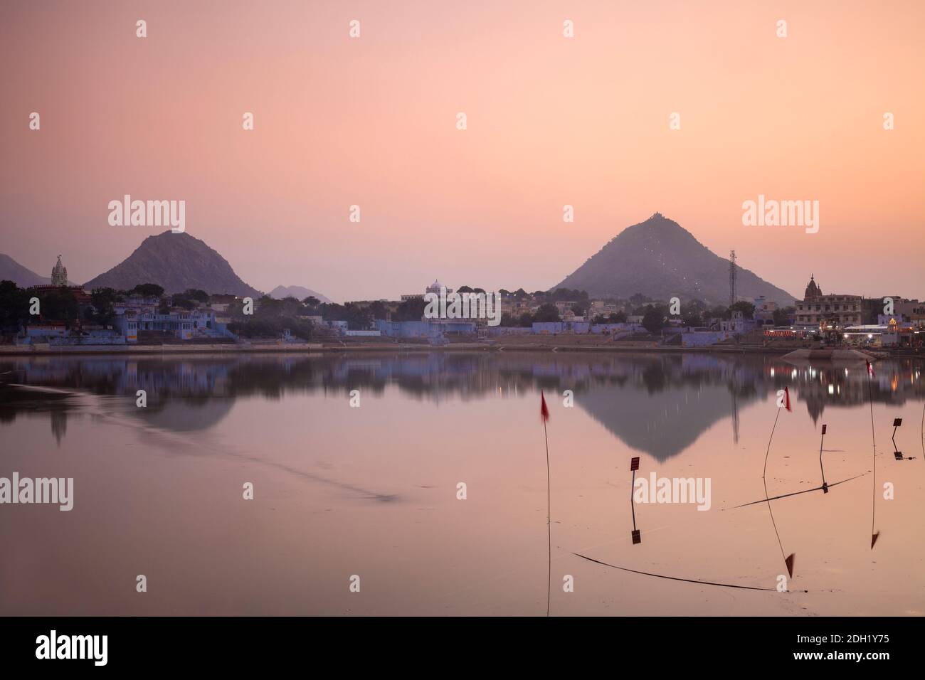 India, Rajasthan., Pushkar, Pushkar Lake and bathing ghats Stock Photo ...