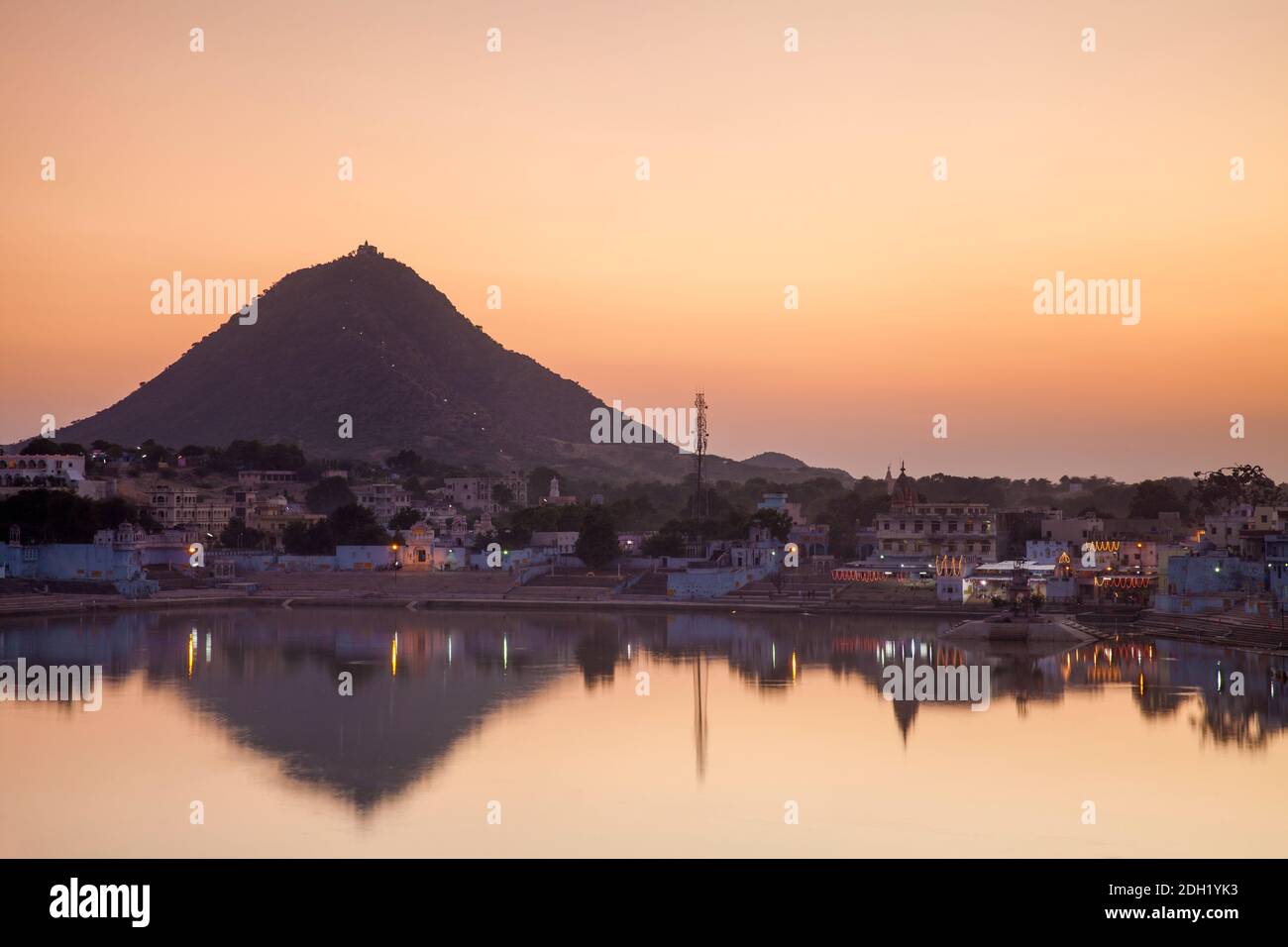 India, Rajasthan., Pushkar, Pushkar Lake and bathing ghats Stock Photo ...