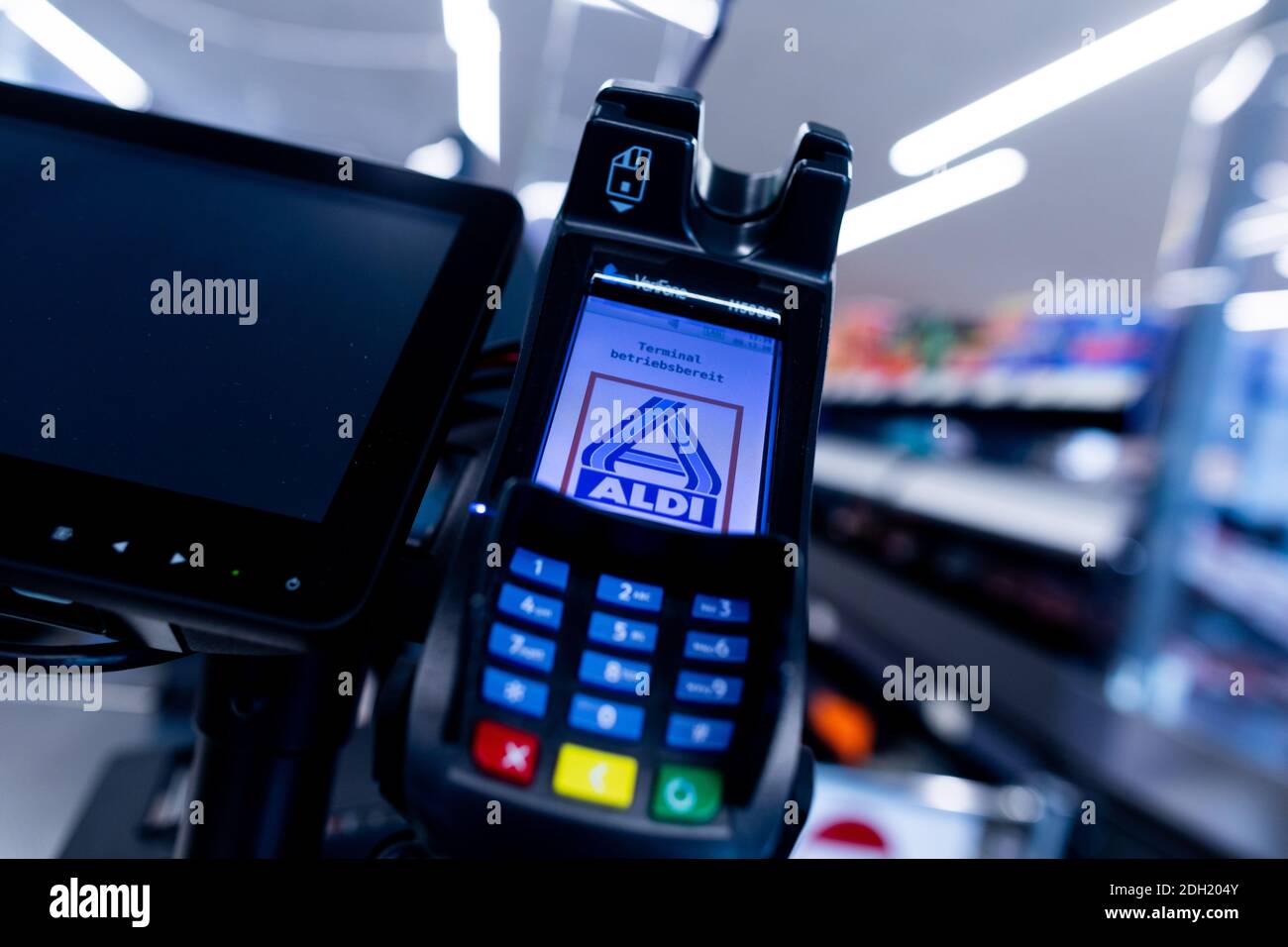 09 December 2020, North Rhine-Westphalia, Essen: The Aldi logo can be ...