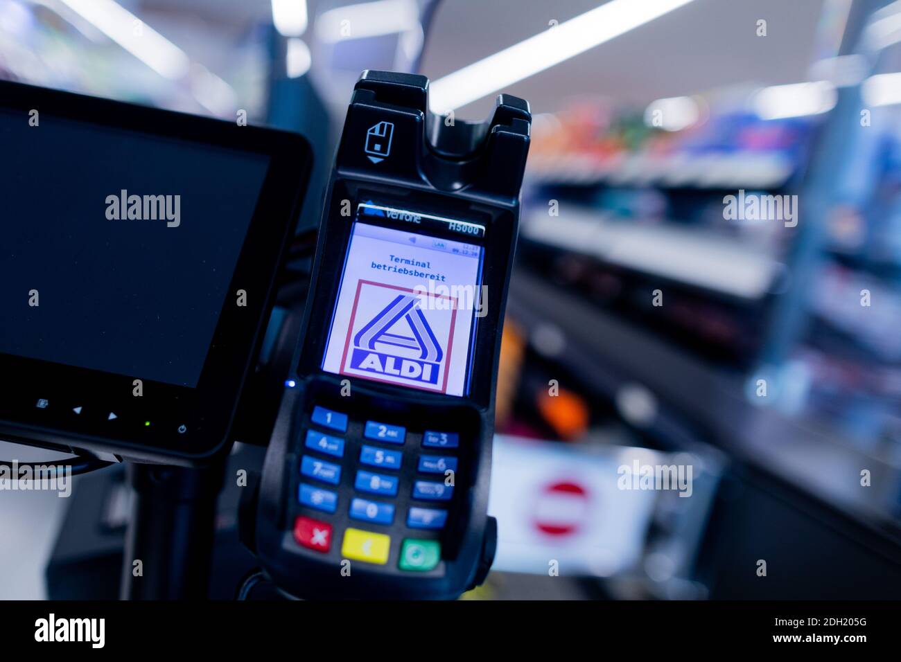 09 December 2020, North Rhine-Westphalia, Essen: The Aldi logo can be ...