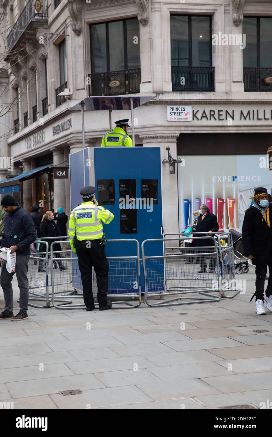 Inside police car uk hi-res stock photography and images - Alamy