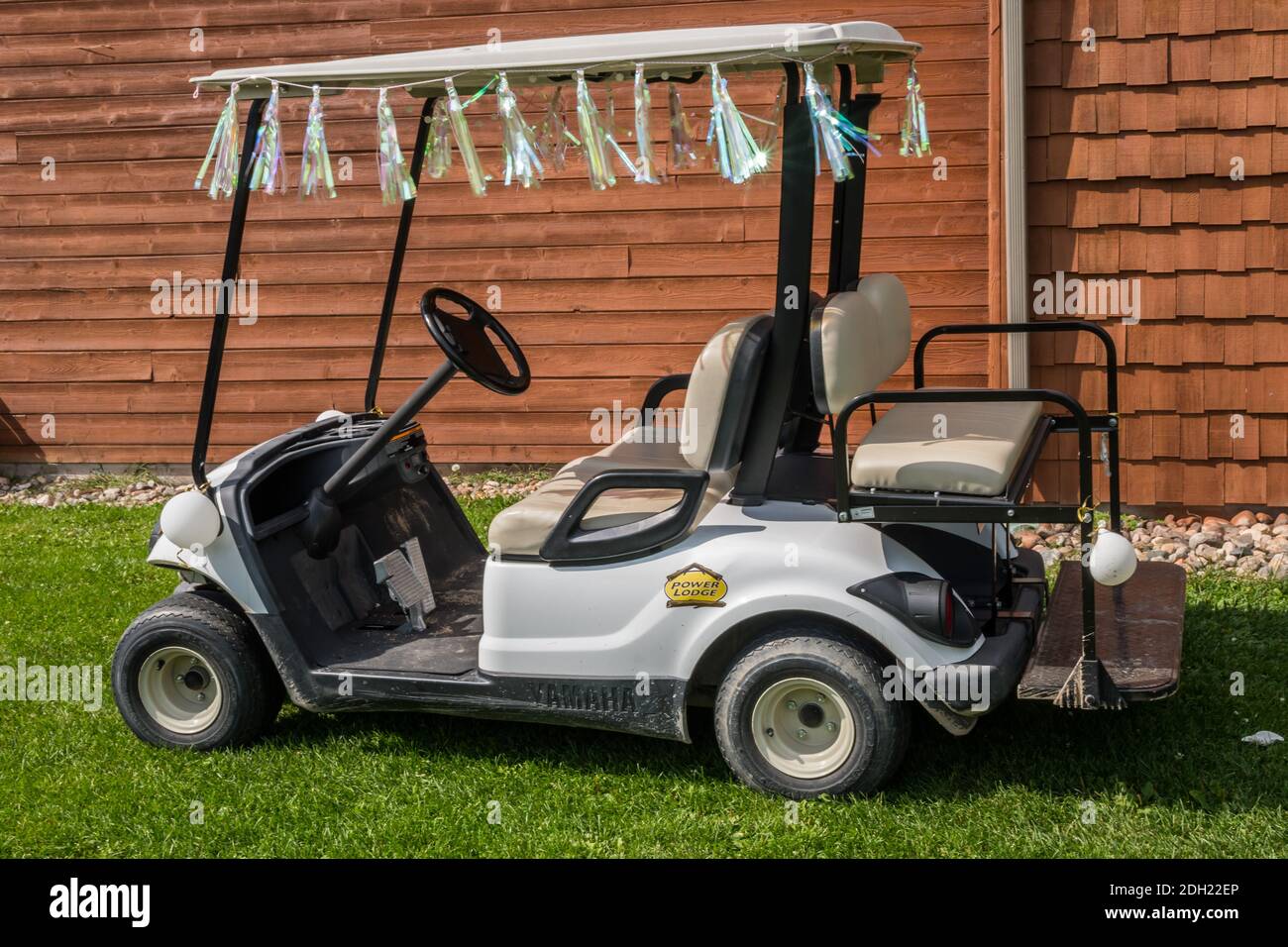 White cart hi-res stock photography and images - Alamy