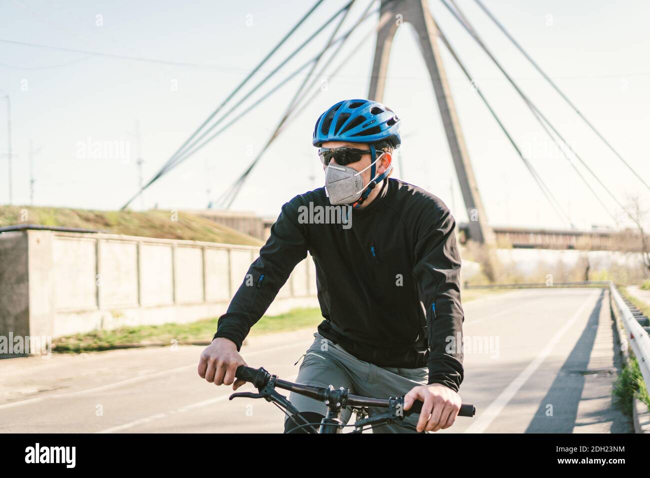 Male cyclist wearing respirator face mask with heavy duty protective ...