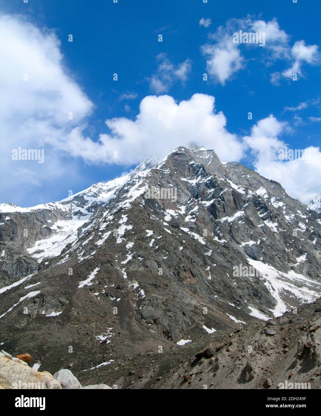 Alpine background with the Himalayan mountains in the Spiti valley ...