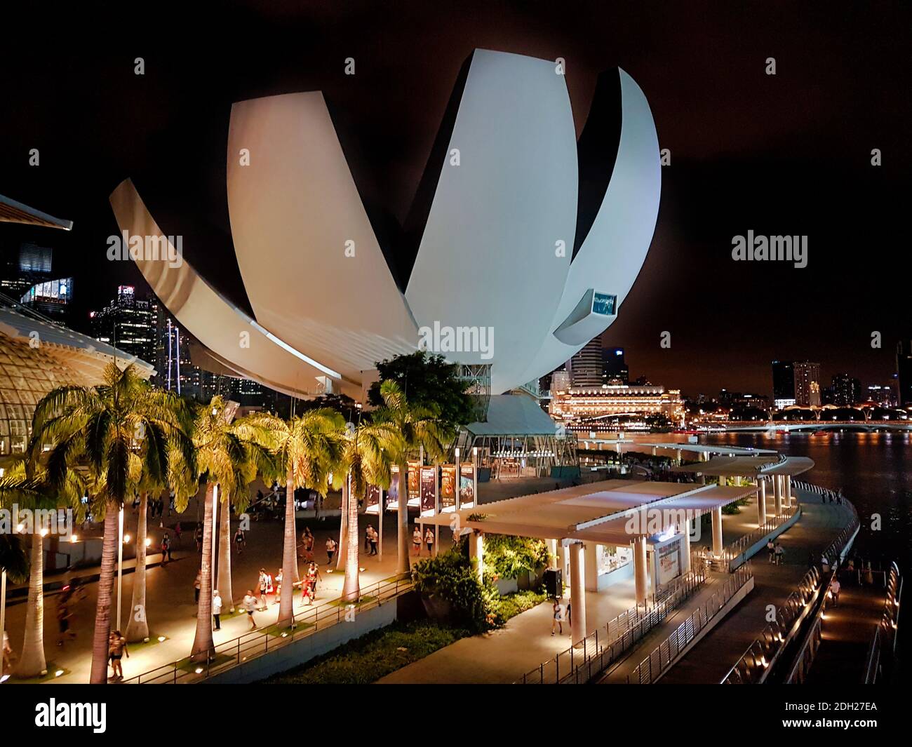 SINGAPORE - May 6, 2017: Night-time view of the iconic lotus ...