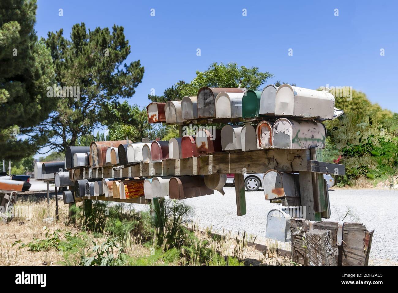 Old metal mailbox mailboxes hi-res stock photography and images - Alamy