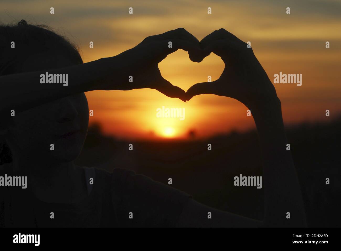 Signing hands hi-res stock photography and images - Alamy