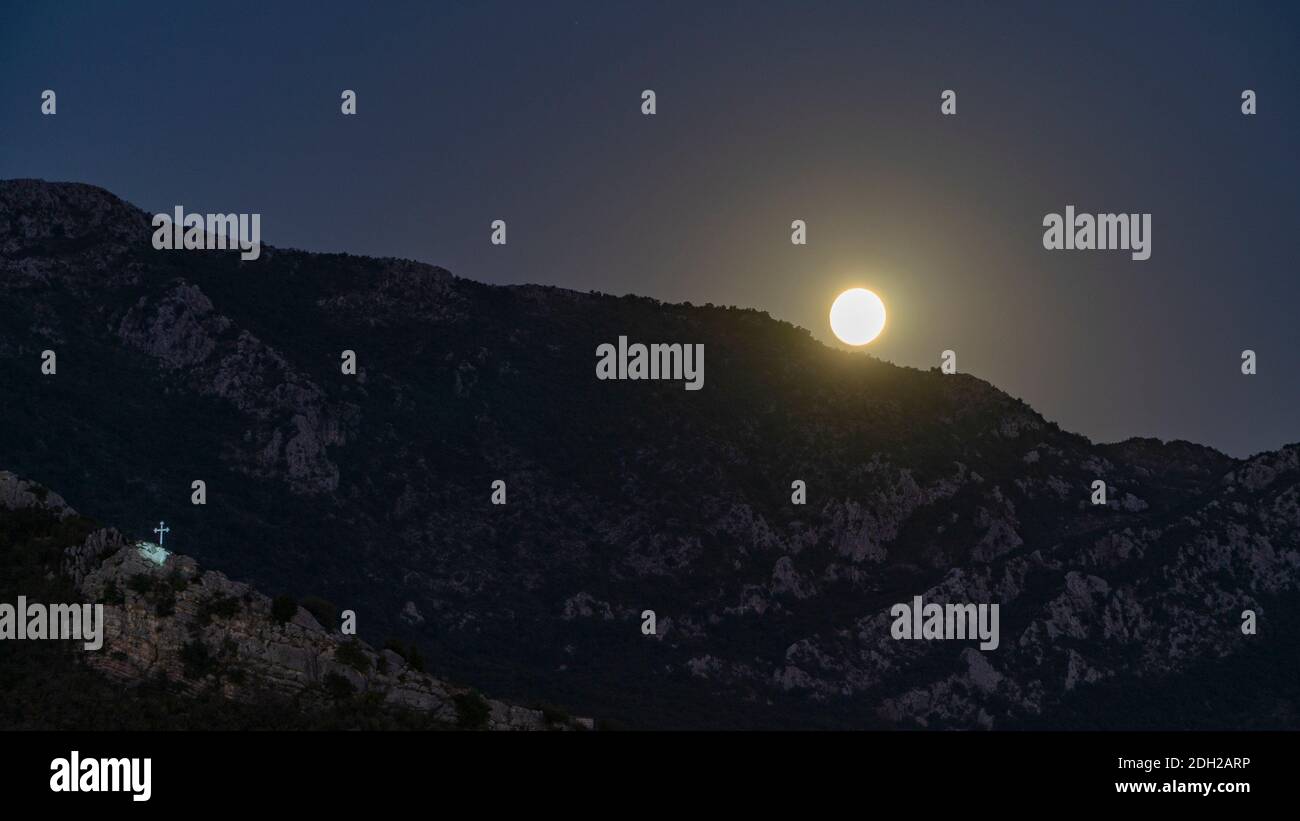 rising moon over the mountain Stock Photo - Alamy