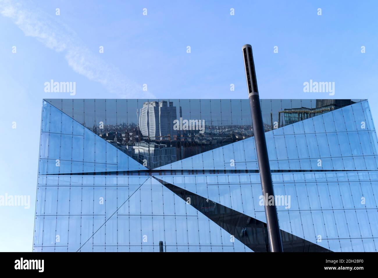 Glass cube architecture hi-res stock photography and images - Alamy