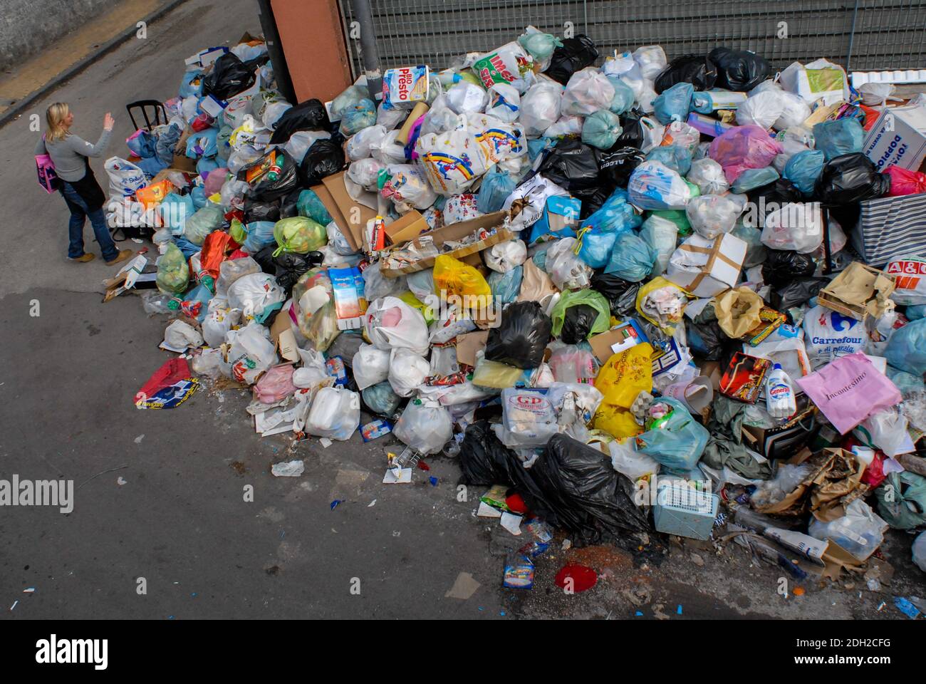 Naples, Italy: Waste Crisis. © Andrea Sabbadini Stock Photo - Alamy