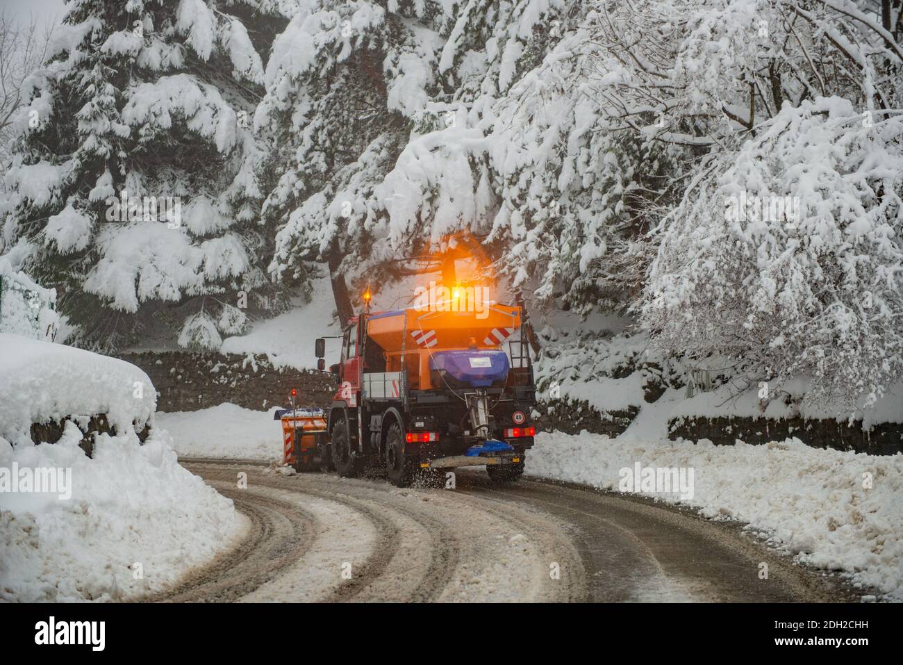 Salt on snow hi-res stock photography and images - Alamy