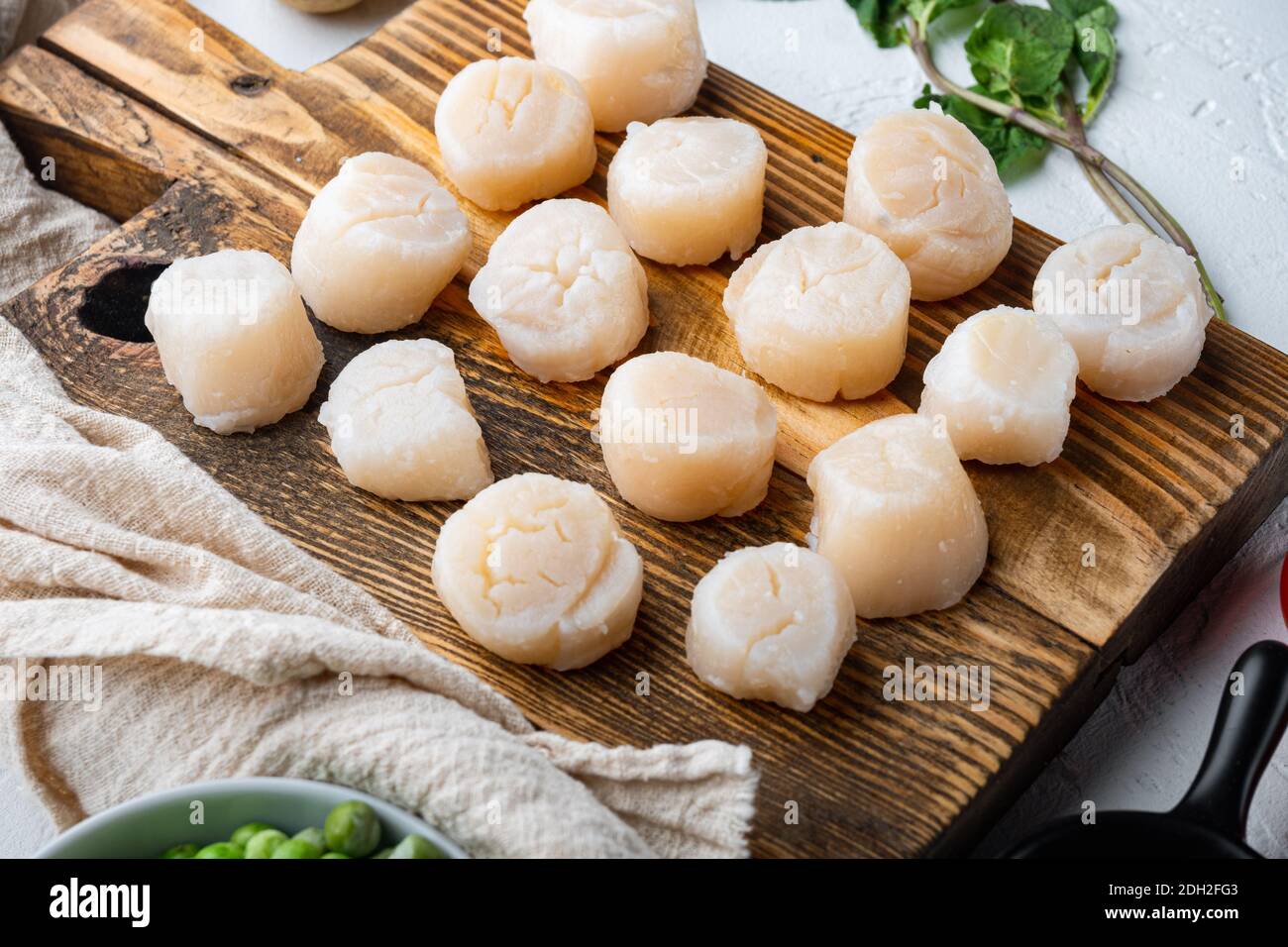 Scallops and mashed hi-res stock photography and images - Alamy