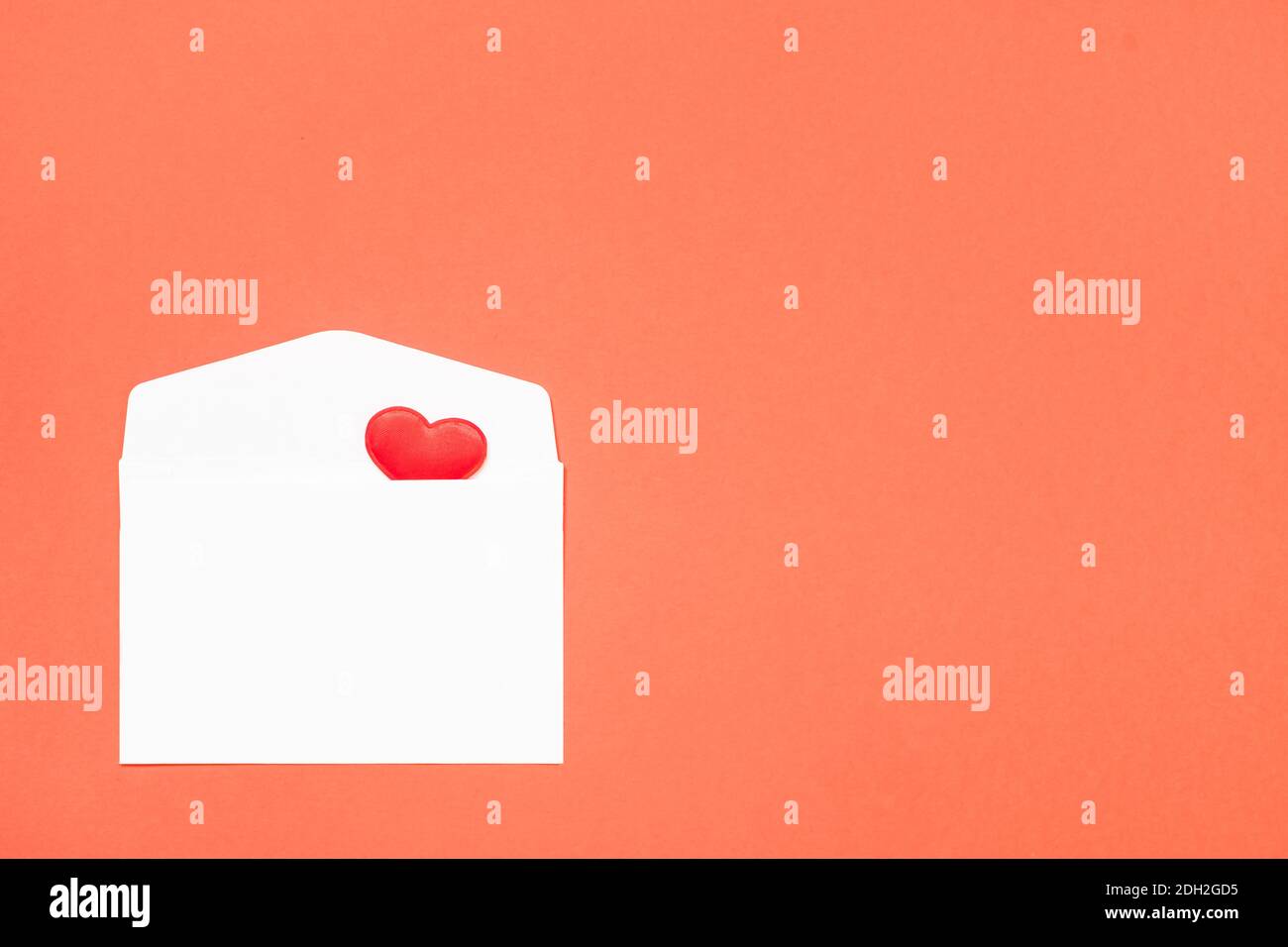 Red heart envelope hi-res stock photography and images - Alamy