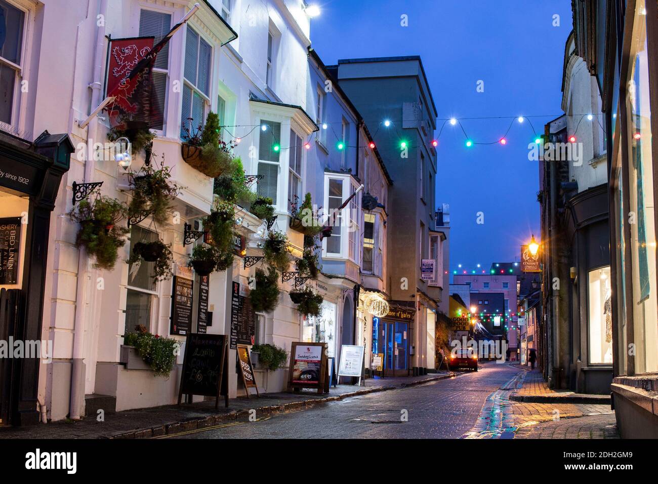 Tenby pub hi-res stock photography and images - Alamy