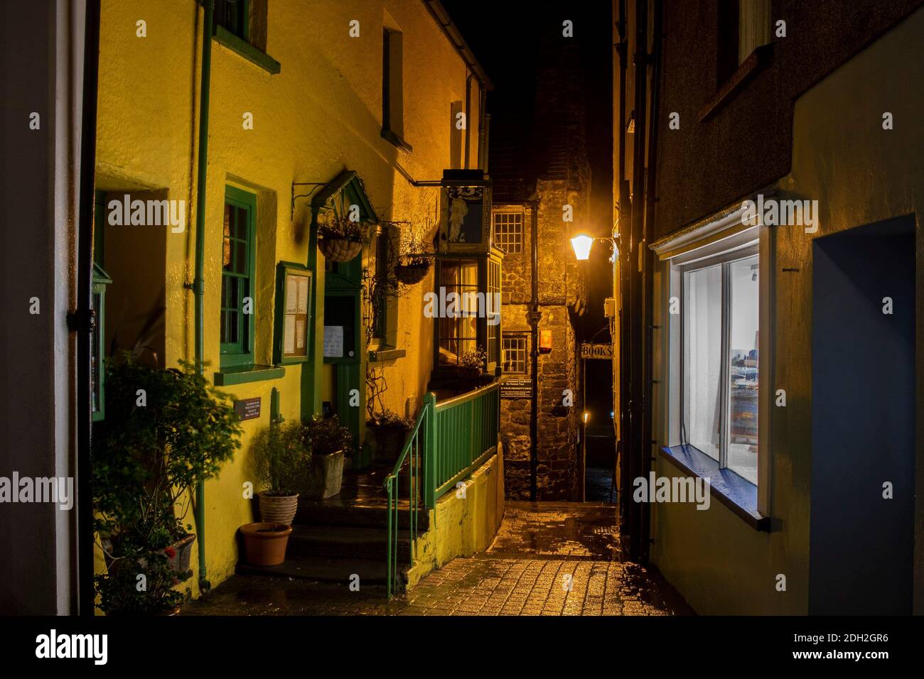 Tenby, Wales, UK. 9th Dec, 2020. A view of Tenby Christmas Lights Lewis ...