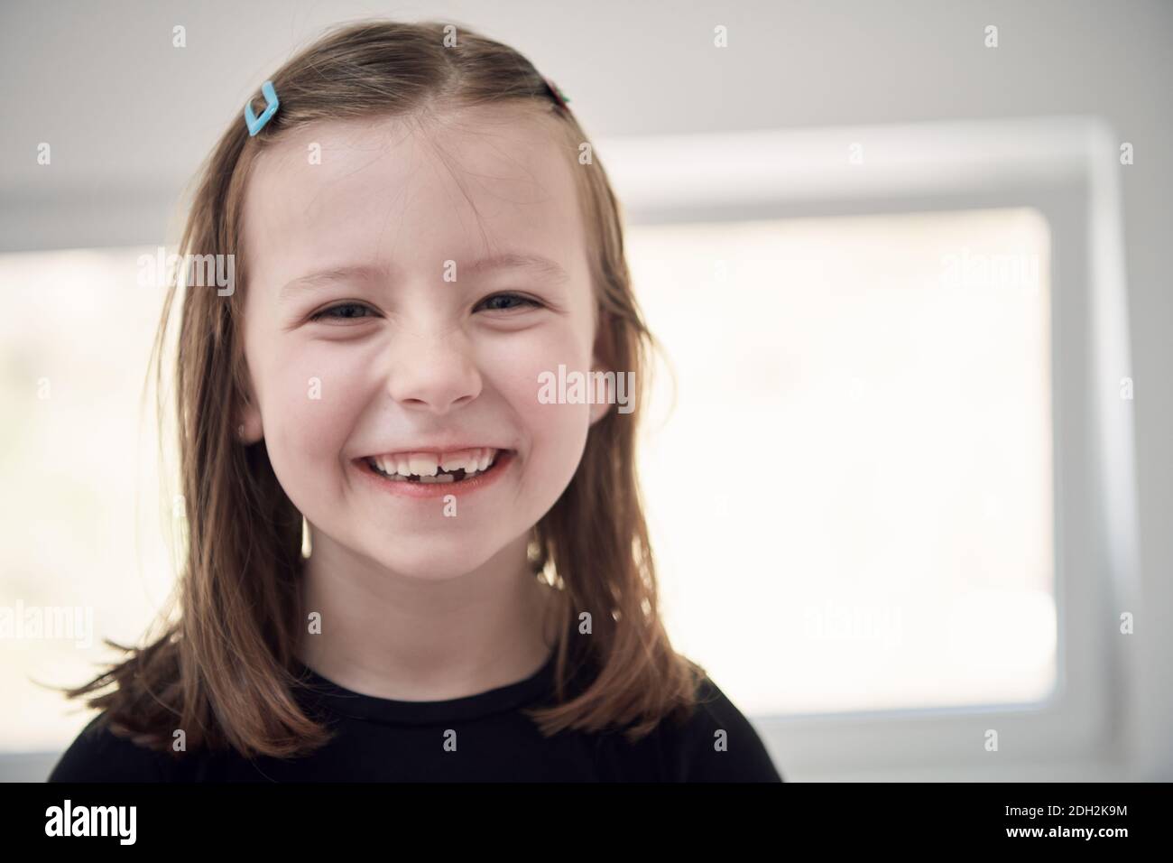 Little girl without tooth smiling Stock Photo - Alamy