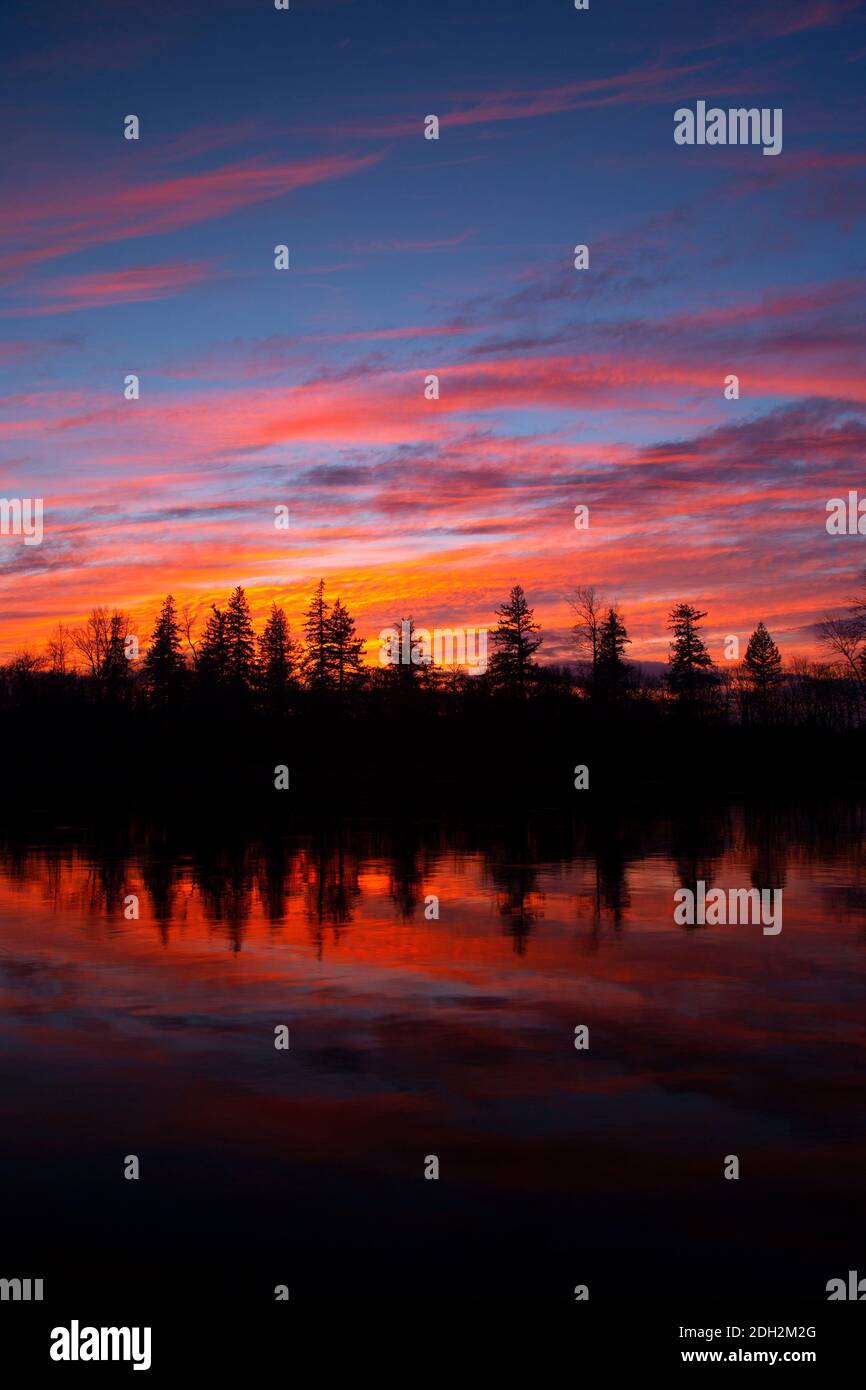 Willamette River sunset, Sunset Park, Keizer, Oregon Stock Photo - Alamy