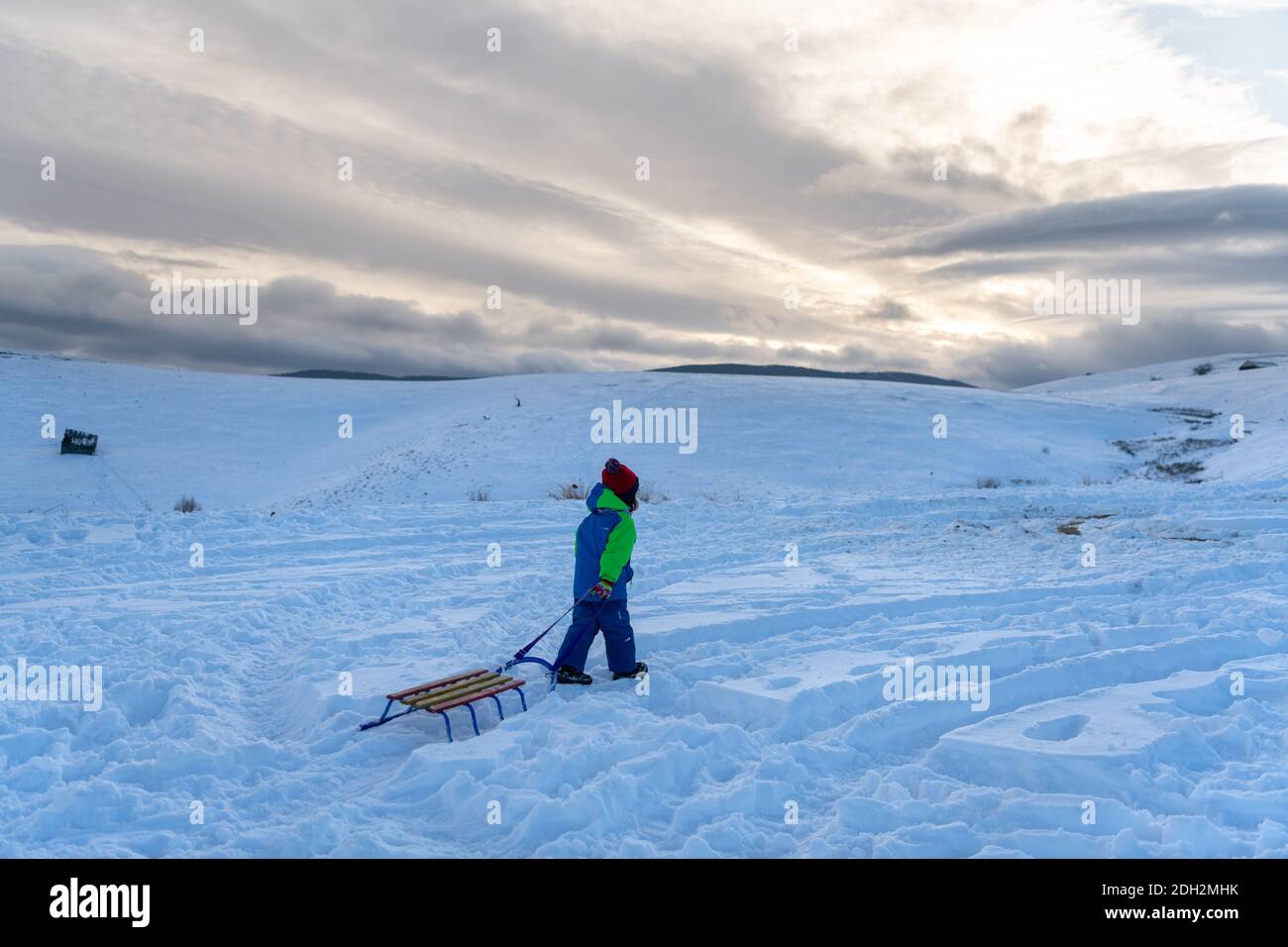 Child on sled hi-res stock photography and images - Alamy
