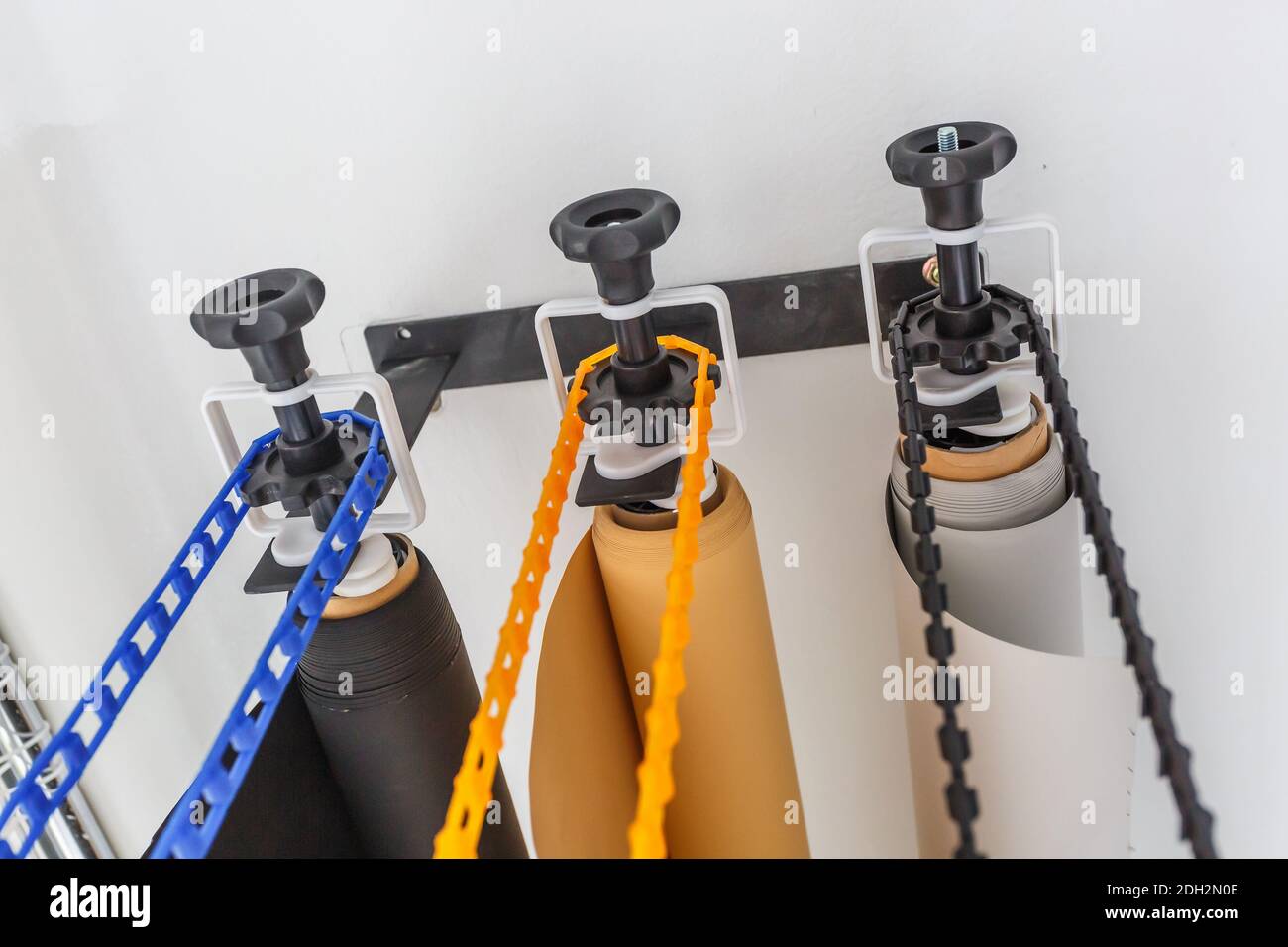 mounting manual support system for photo backdrops in modern studio ...