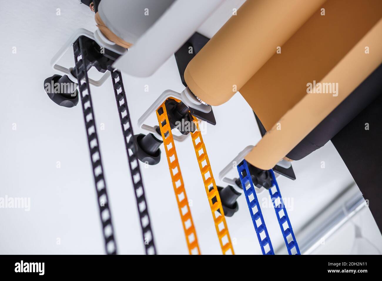 mounting manual support system for photo backdrops in modern studio ...