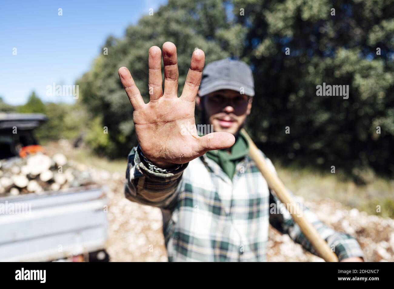Guy showing five fingers hi-res stock photography and images - Alamy