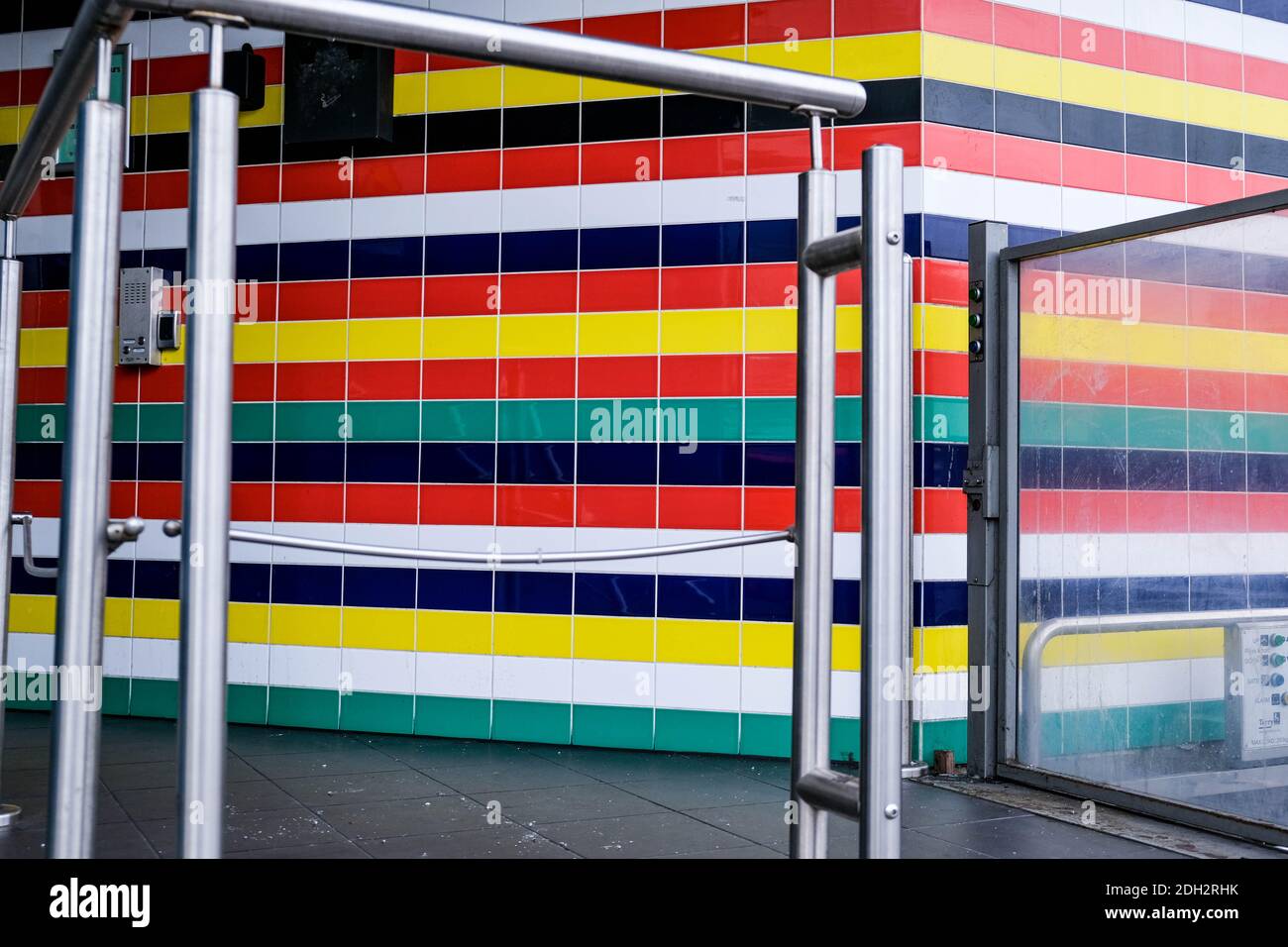 Stainless steel handrail hi-res stock photography and images - Alamy