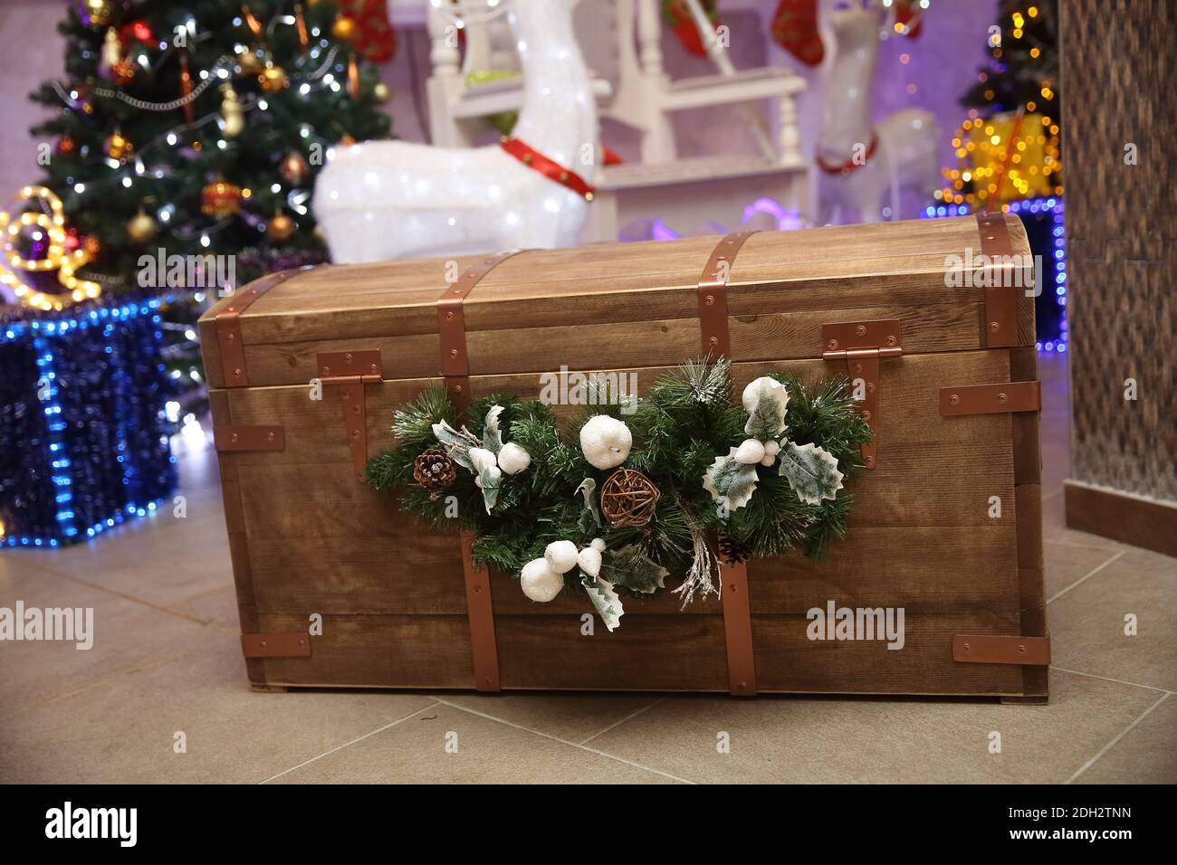 Treasure chest gifts hi-res stock photography and images - Alamy