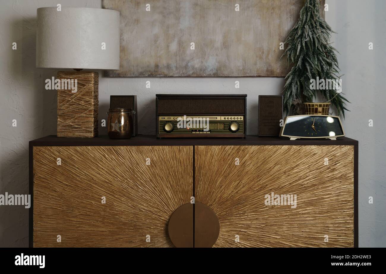 Retro radio and table lamp on wooden counter Stock Photo - Alamy