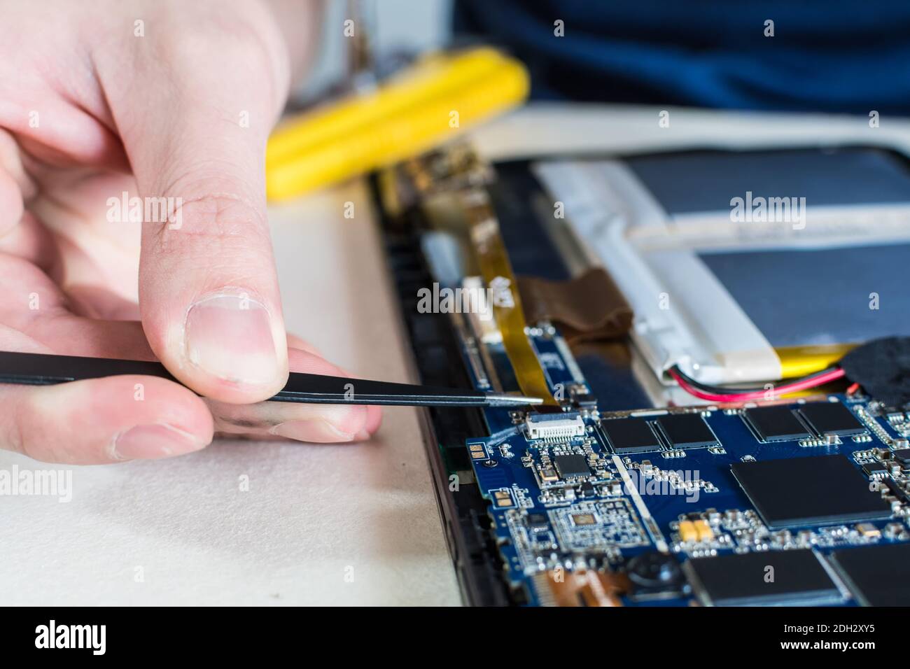 Mobile repairing in lab hi-res stock photography and images - Alamy