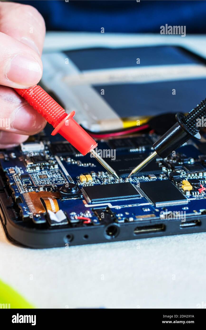 Mobile repairing in lab hi-res stock photography and images - Alamy