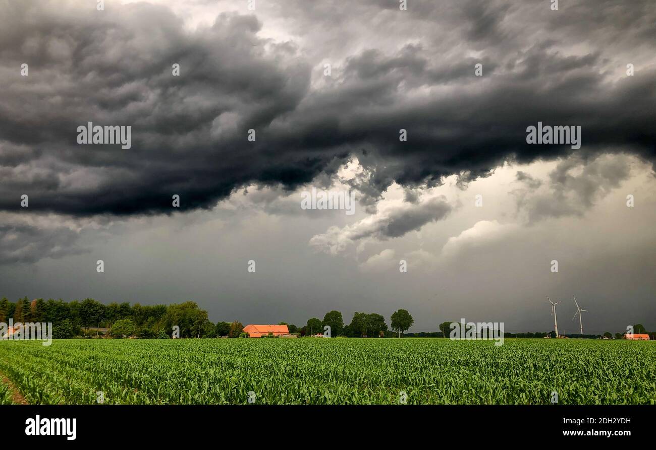 Big storm hi-res stock photography and images - Alamy