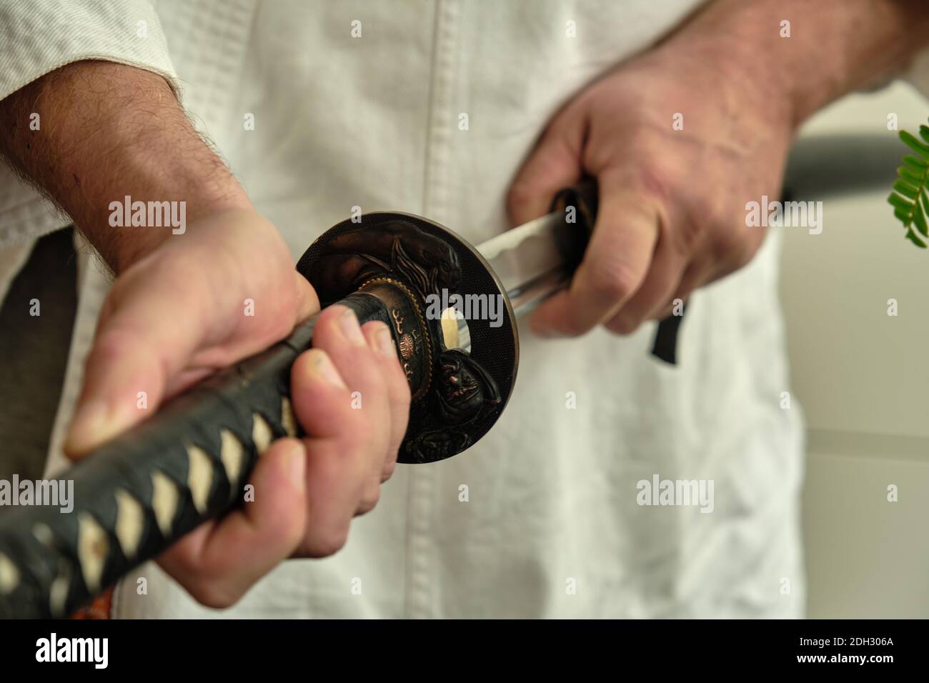 men's hands take out a Japanese katana sword Stock Photo - Alamy