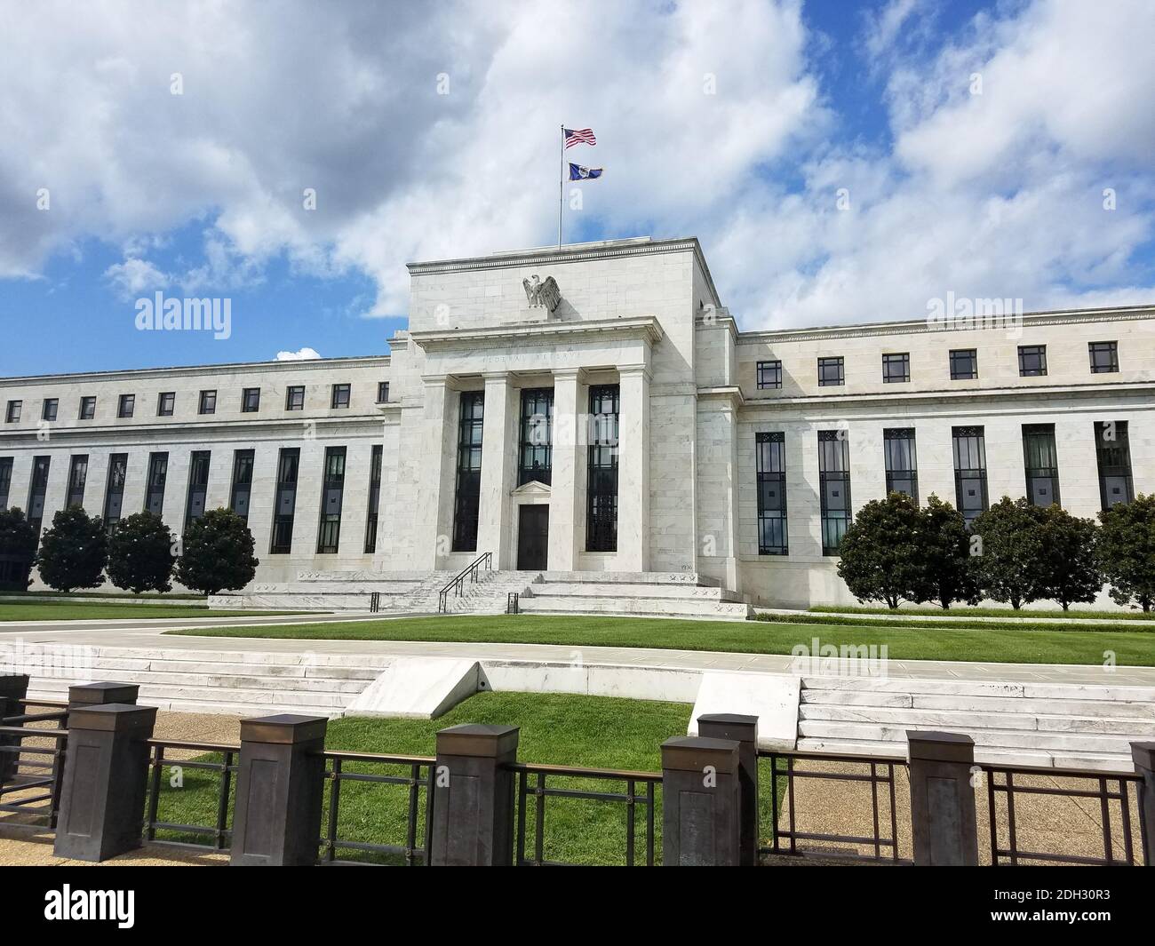 Federal reserve building constitution avenue hi-res stock photography ...