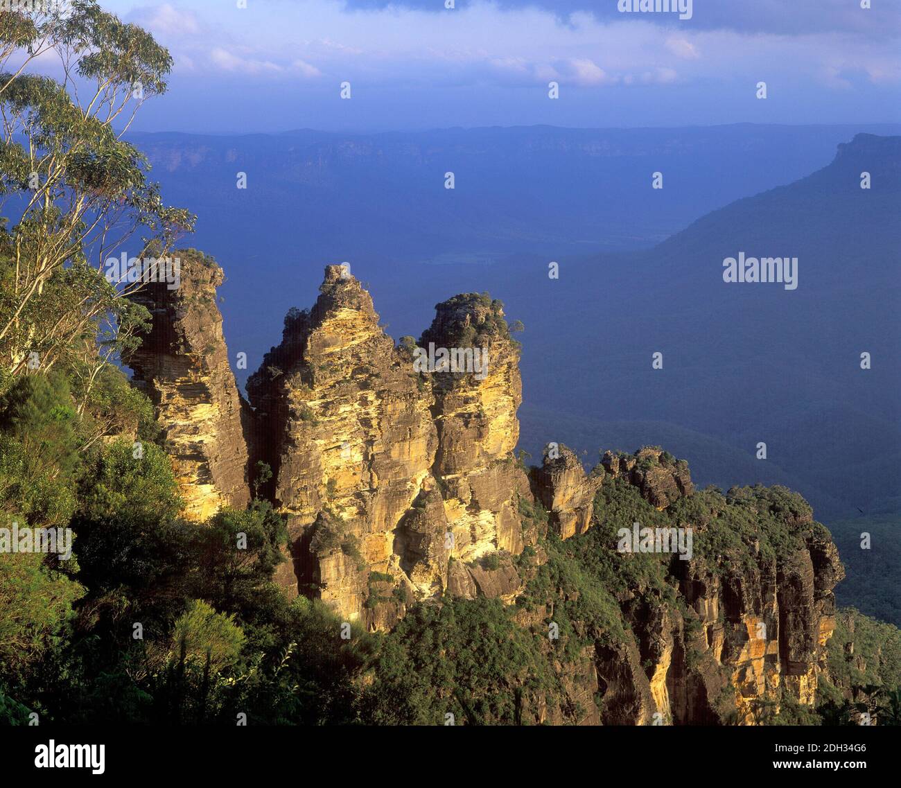 New South Wales, the blue mountains, three sisters at echo point ...