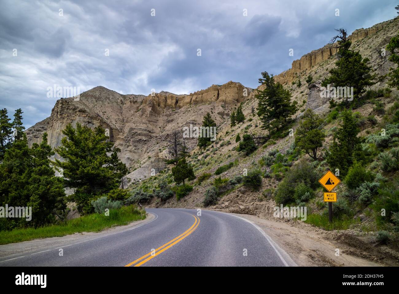 Yellowstone road hi-res stock photography and images - Alamy