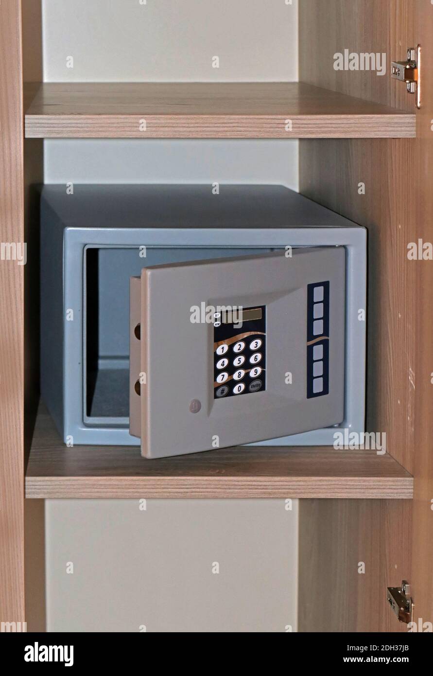 Empty safe door hi-res stock photography and images - Alamy