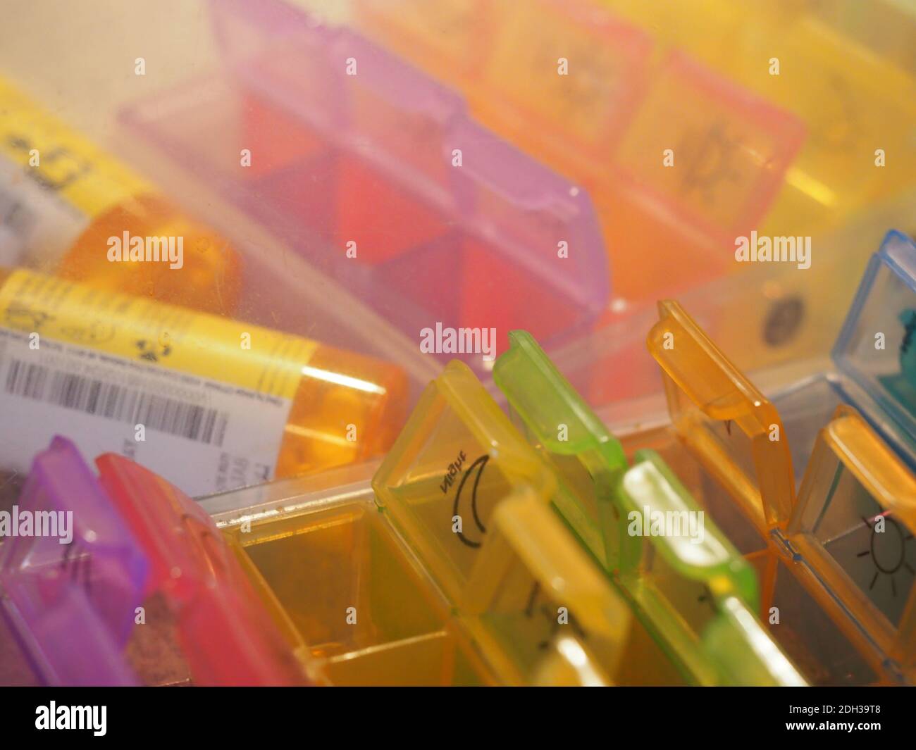 Pill bottles hi-res stock photography and images - Alamy