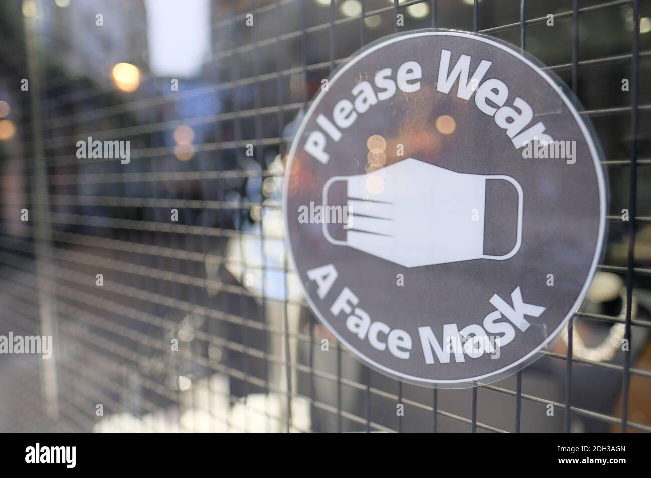Sign on the shop entrance stating Please Wear A Face Mask, mandatory ...