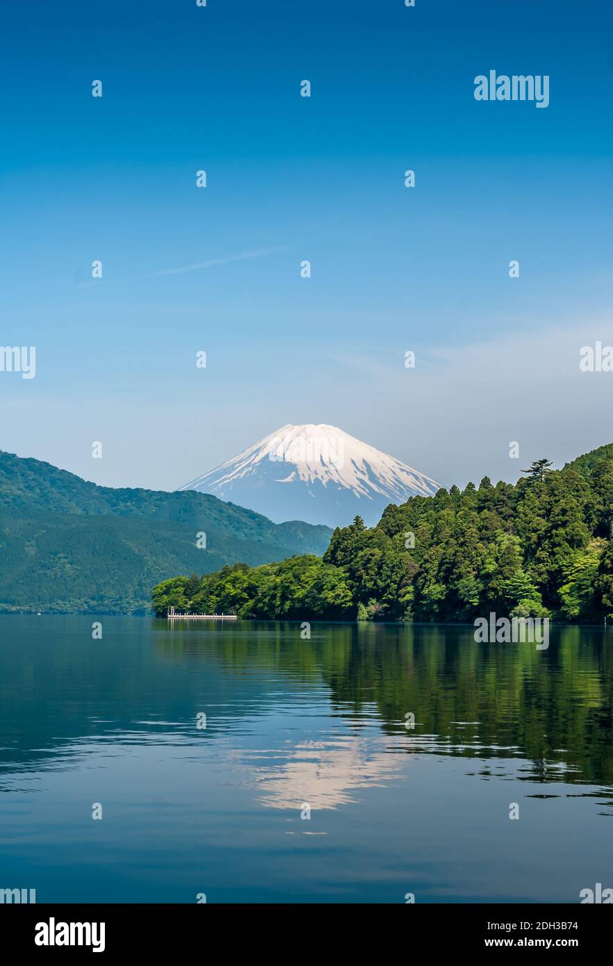 Lake Ashi and Mount Fuji Stock Photo - Alamy