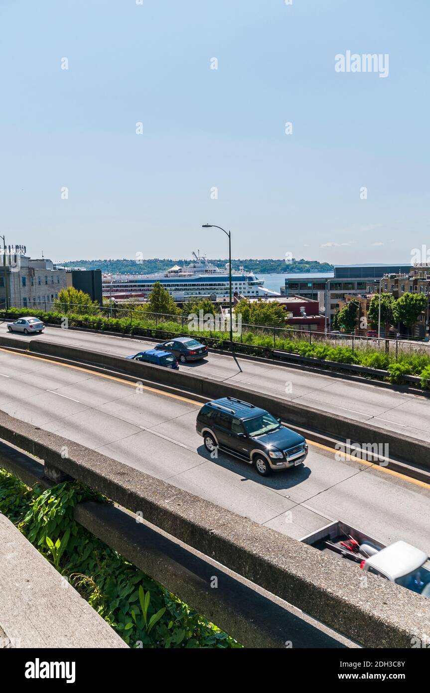 Dockiing hi-res stock photography and images - Alamy