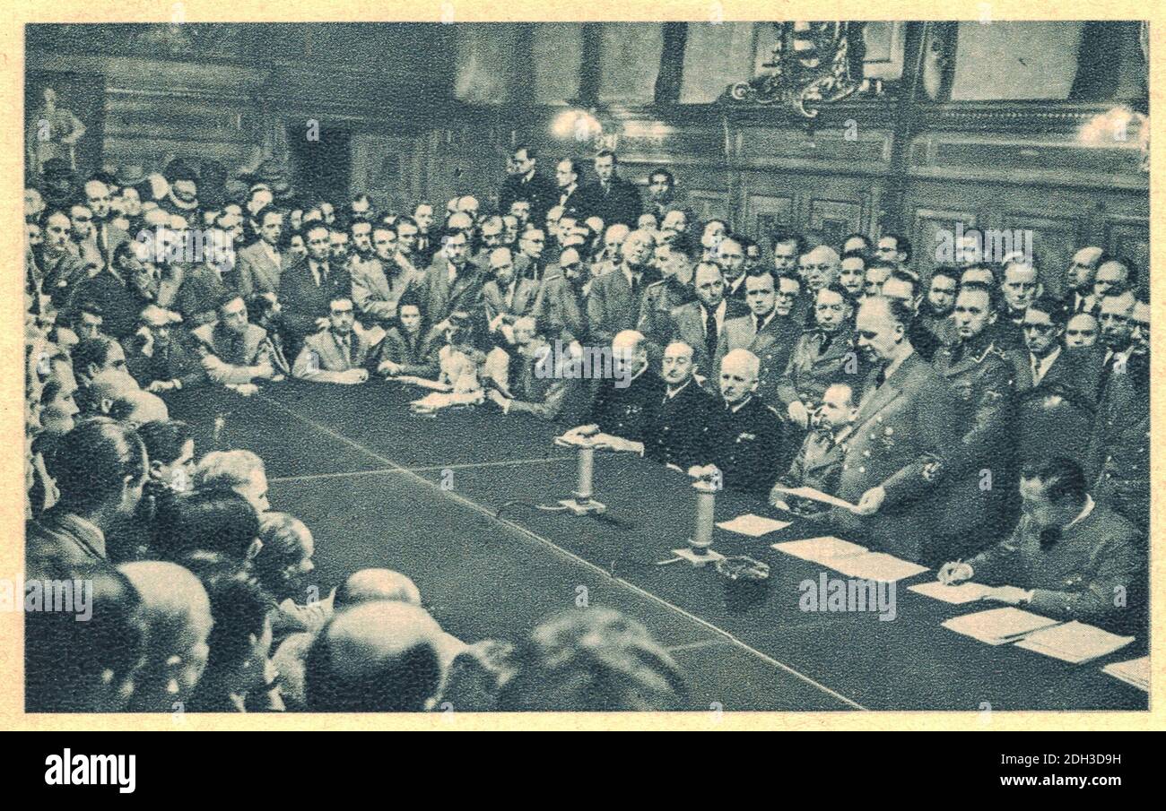BERLIN, GERMANY - JUNE 22, 1941: Ribbentrop reads the note for press ...