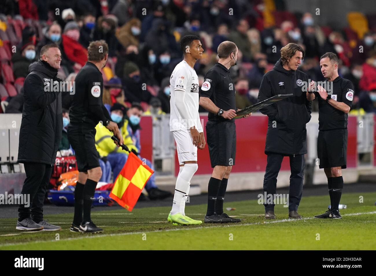 David webb referee hi-res stock photography and images - Alamy