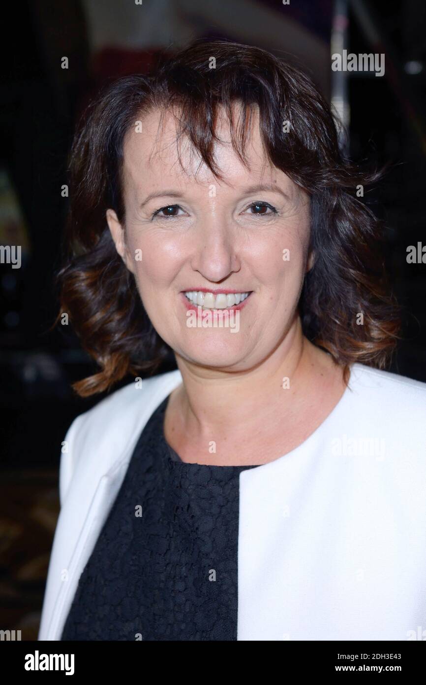 Anne Roumanoff participe au Red Defile organise par l'association ...