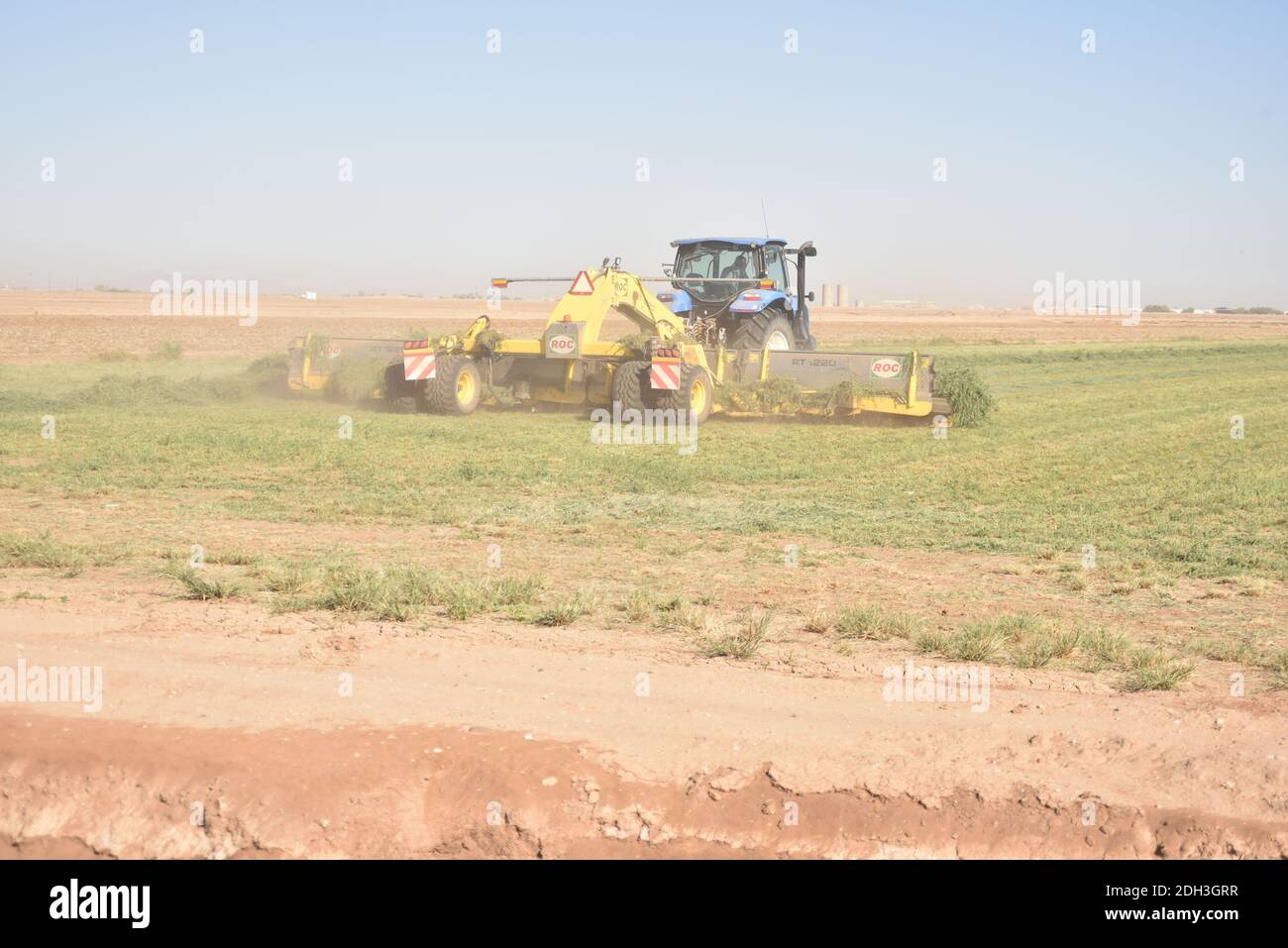 Buckeye, AZ. U.S.A. 10/14/2020. New Holland T6, 175 tractor towing ROC ...