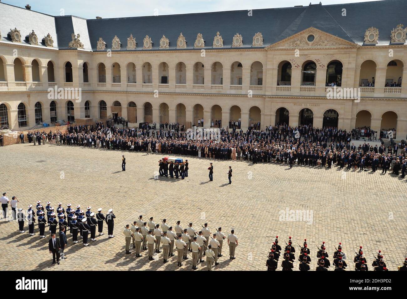 The coffin of Simone Veil attending a tribute ceremony for French ...