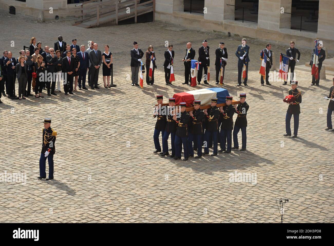 The coffin of Simone Veil attending a tribute ceremony for French ...