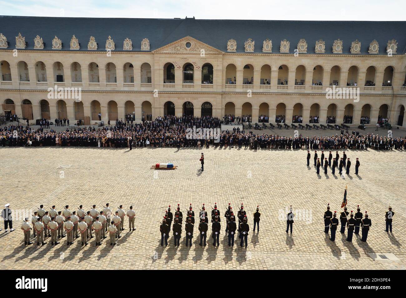 The coffin of Simone Veil attending a tribute ceremony for French ...