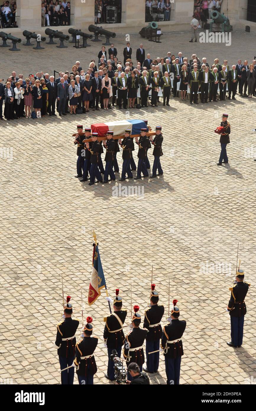 The coffin of Simone Veil attending a tribute ceremony for French ...