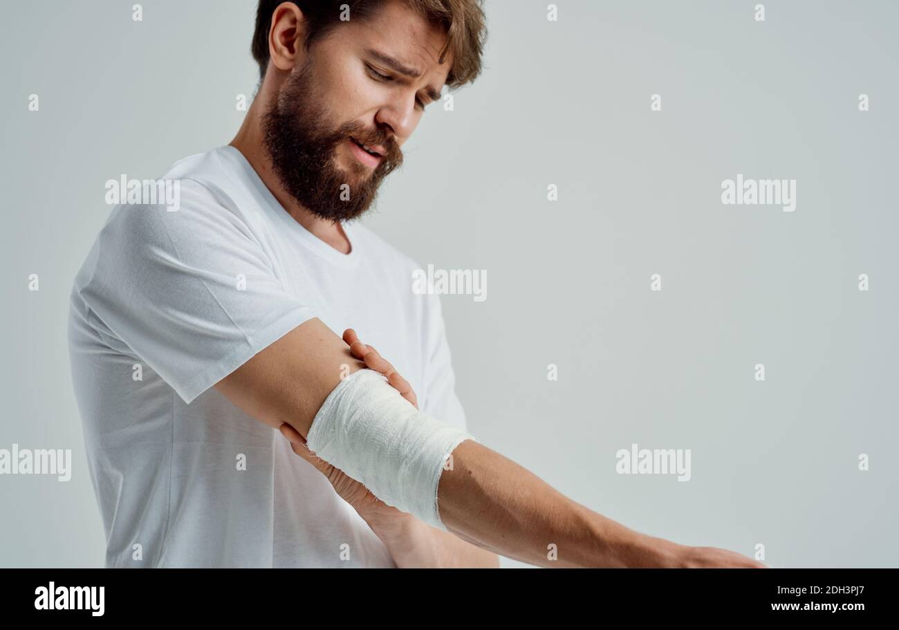 man with injured arm bandaging medicine to patient Stock Photo - Alamy