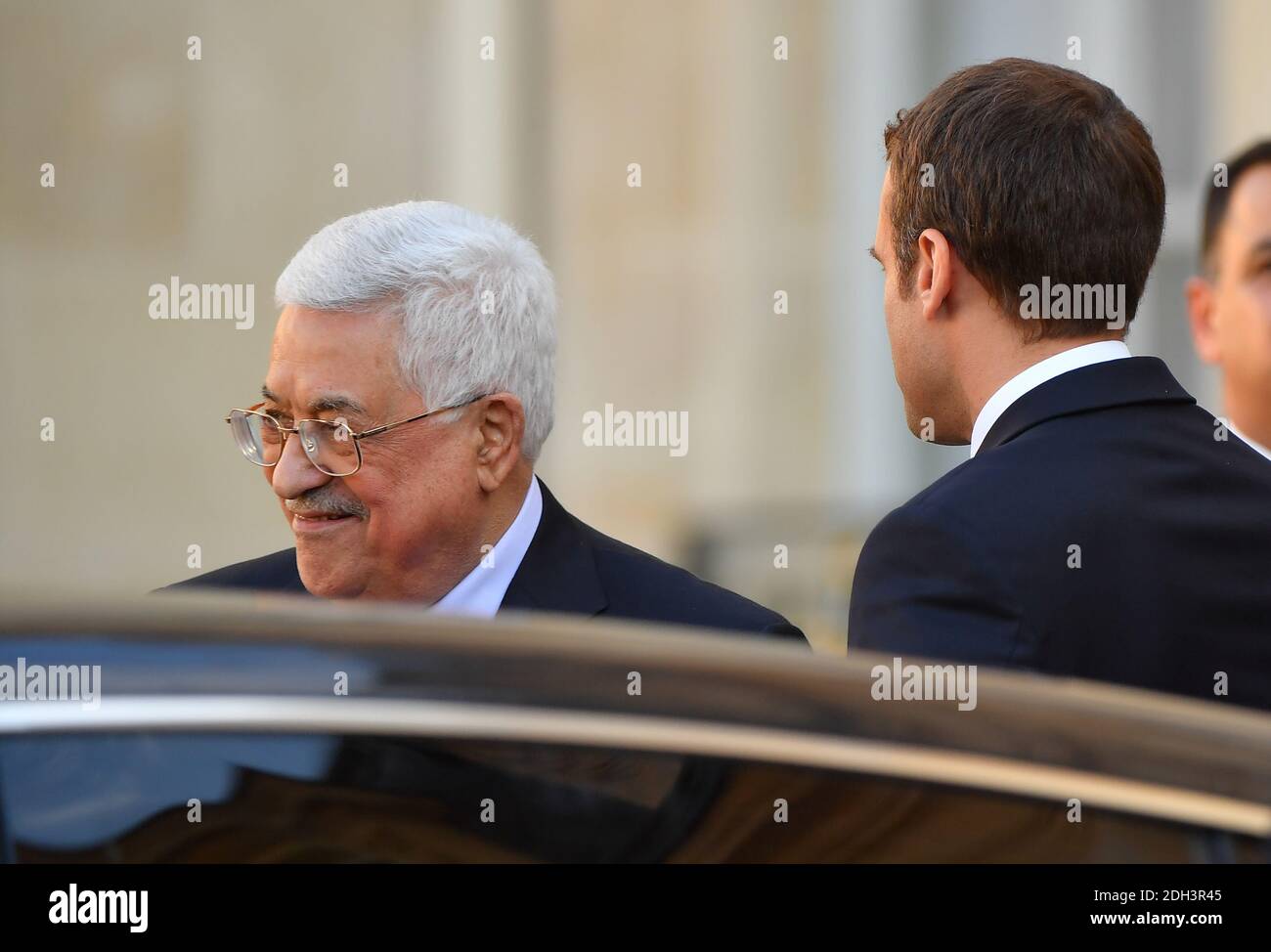 French President Emmanuel Macron welcomes Palestinian President Mahmoud ...